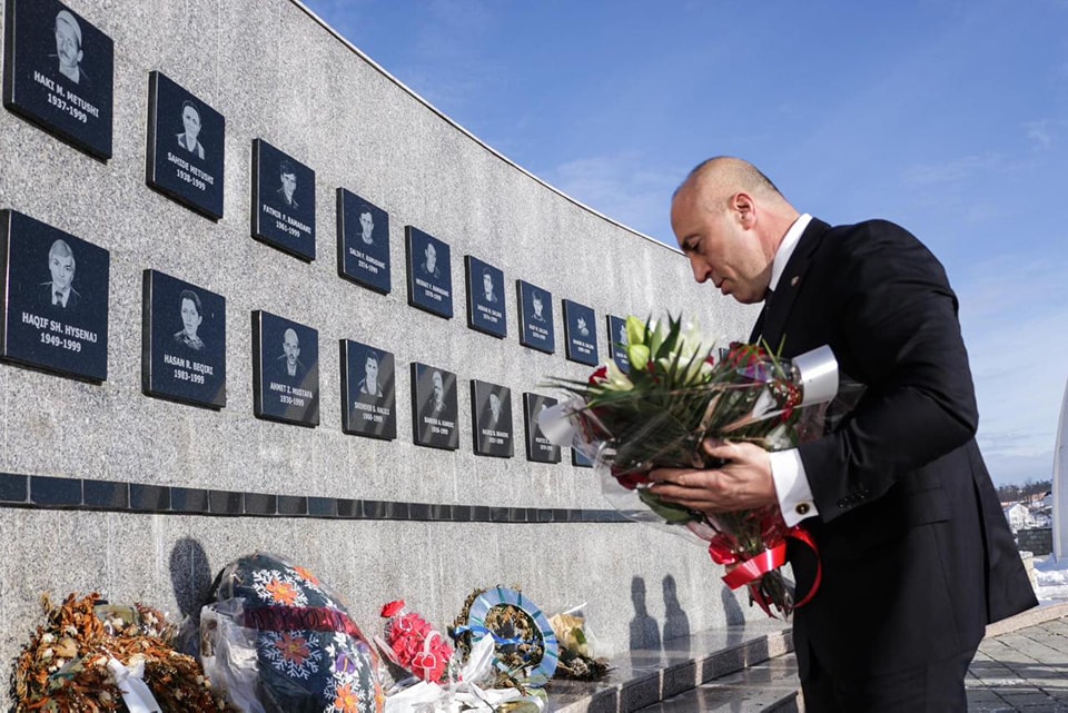 Haradinaj: Masakra e Reçakut mbetet një dëshmi e pakundërshtueshme e ... Haradinaj: Masakra e Reçakut mbetet një dëshmi e pakundërshtueshme e ...