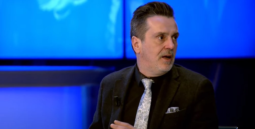 Cilat ishin mesazhet e Derek Chollet për Kosovën? Gazetari Astrit Gashi ...