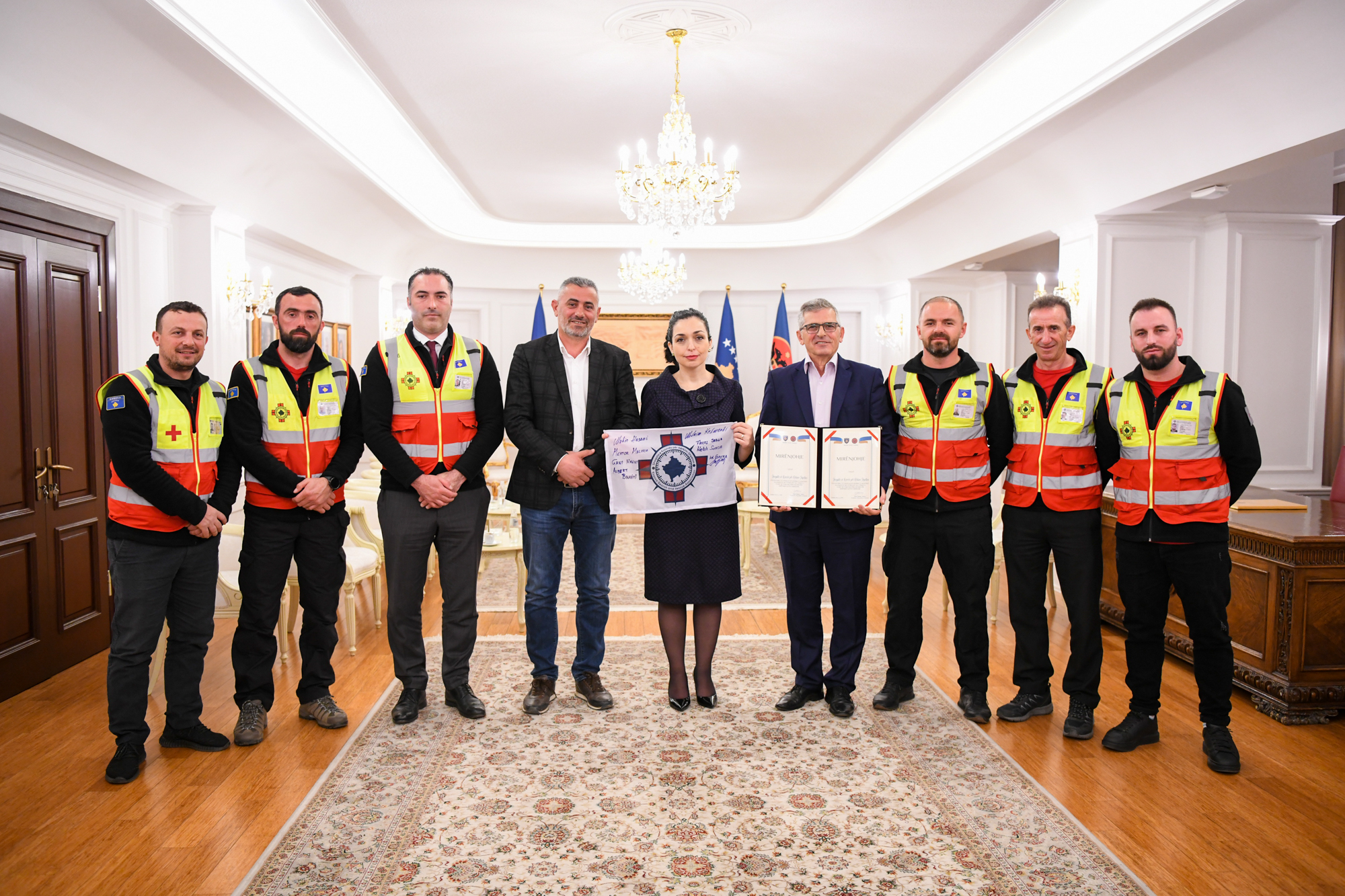 Osmani ndan mirënjohje për Shoqatën e Kosovës për Kërkim-Shpëtim, për ... Osmani ndan mirënjohje për Shoqatën e Kosovës për Kërkim-Shpëtim, për ...