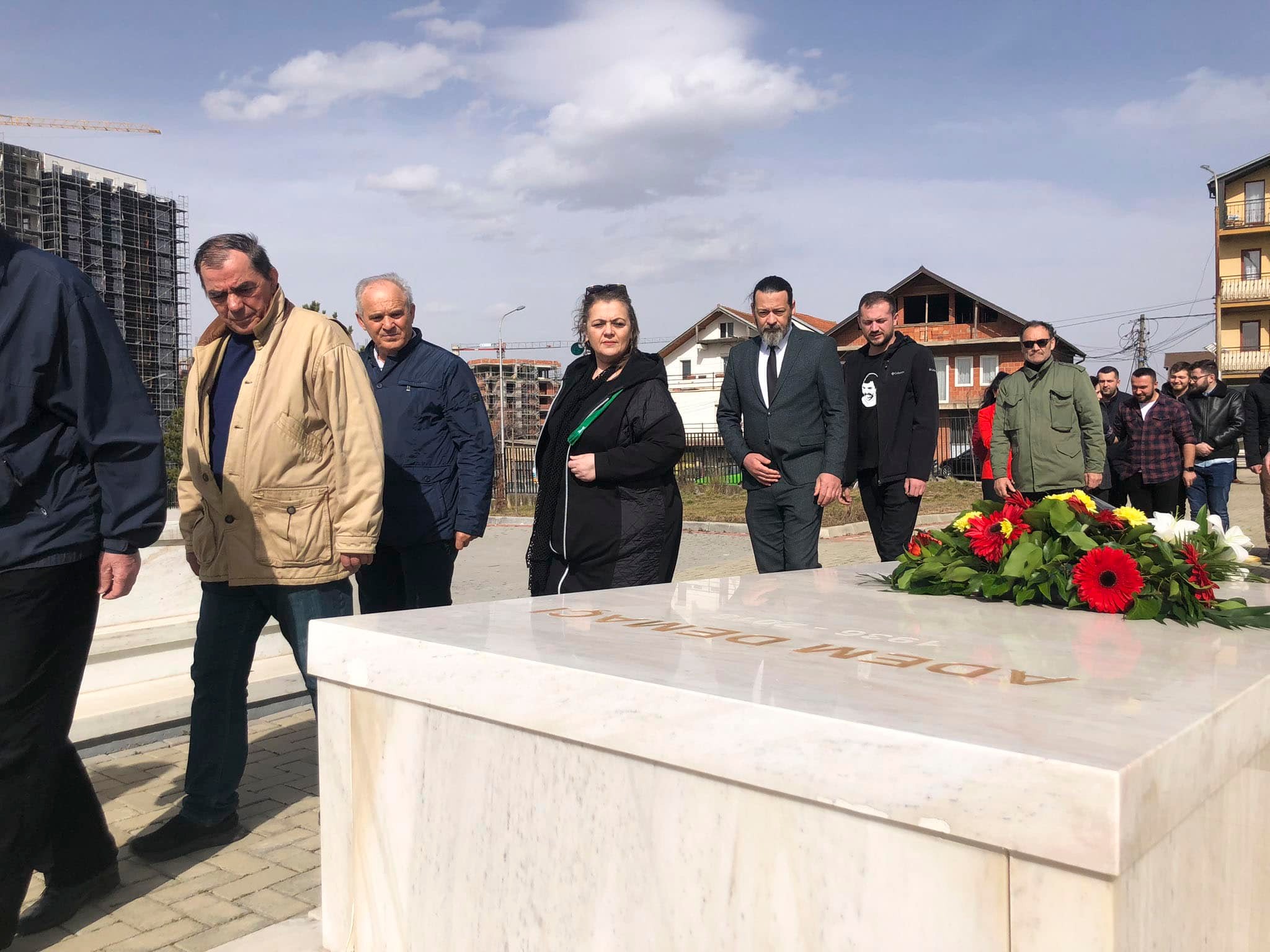 Homazhe te varri i tribunit të kombit, Adem Demaçi dhe te varri i ...