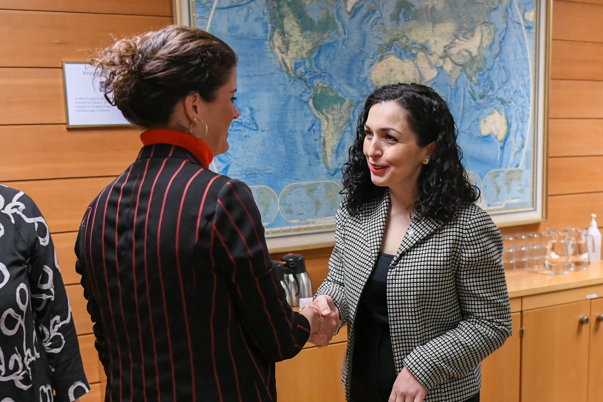 Vizita në Islandë, Osmani takohet me ministren e Punëve të Jashtme ...