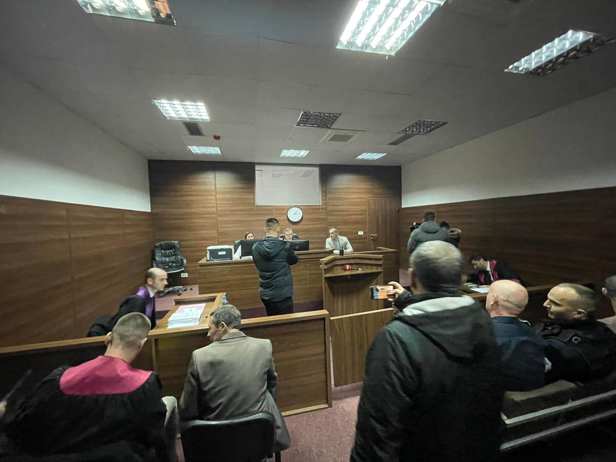 Lirohet në arrest shtëpiak pjesëtari i FSK-së që dyshohet se plagosi dy ...