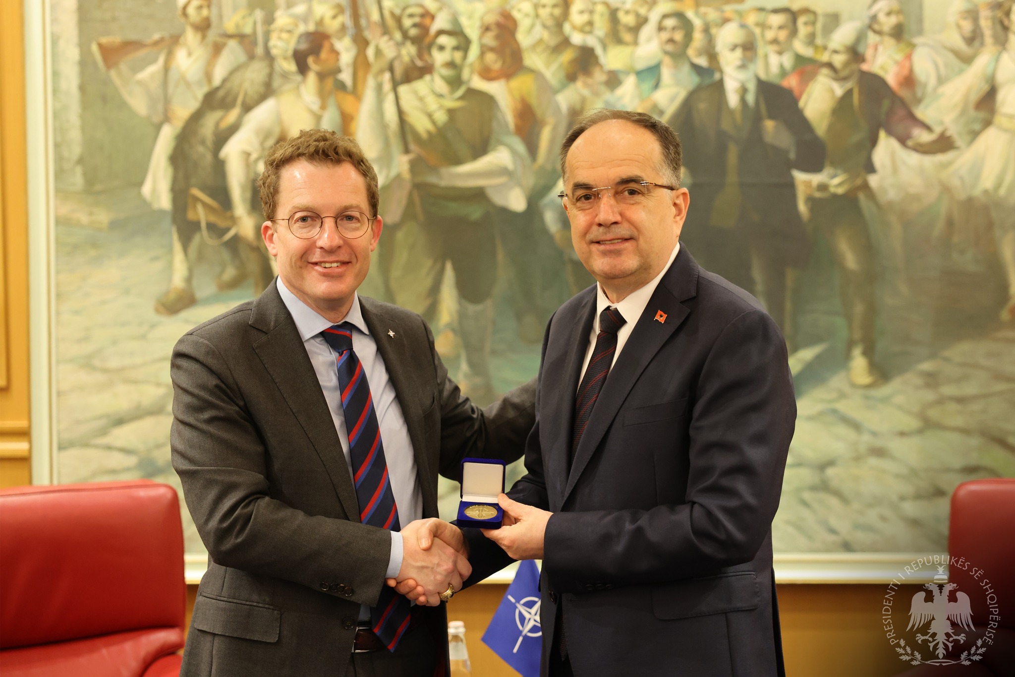 Begaj takohet me asistent sekretarin e përgjithshëm të NATO-s për ...