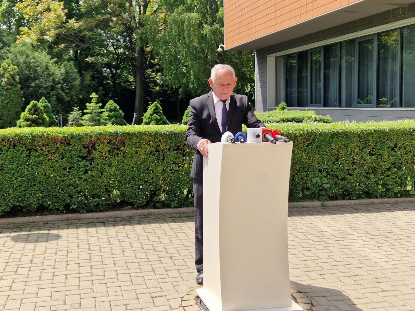 Dreshaj: Qeveria Kurti, qeveri e eksperimenteve dhe me riciklim të ...