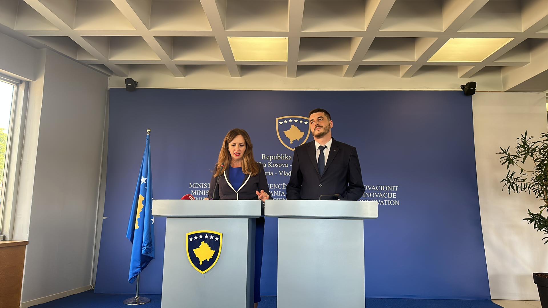 Librat shkollorë do blihen nga prindërit, paratë do t’ua transferojë në ...