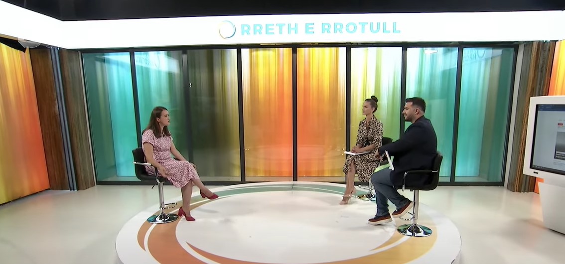 Pse prindërit duhet të ndalojnë së puthuri fëmijët në buzë? - Dukagjini Pse prindërit duhet të ndalojnë së puthuri fëmijët në buzë? - Dukagjini