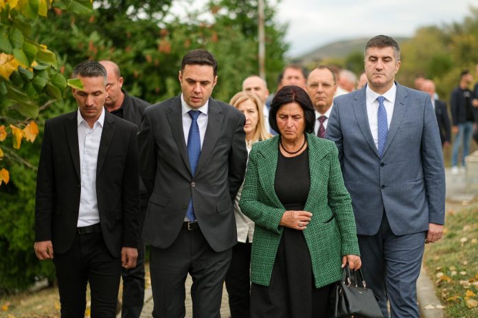 Në 21 vjetorin e vrasjes së Ukë Bytyçit, Abdixhiku bën homazhe në ... Në 21 vjetorin e vrasjes së Ukë Bytyçit, Abdixhiku bën homazhe në ...
