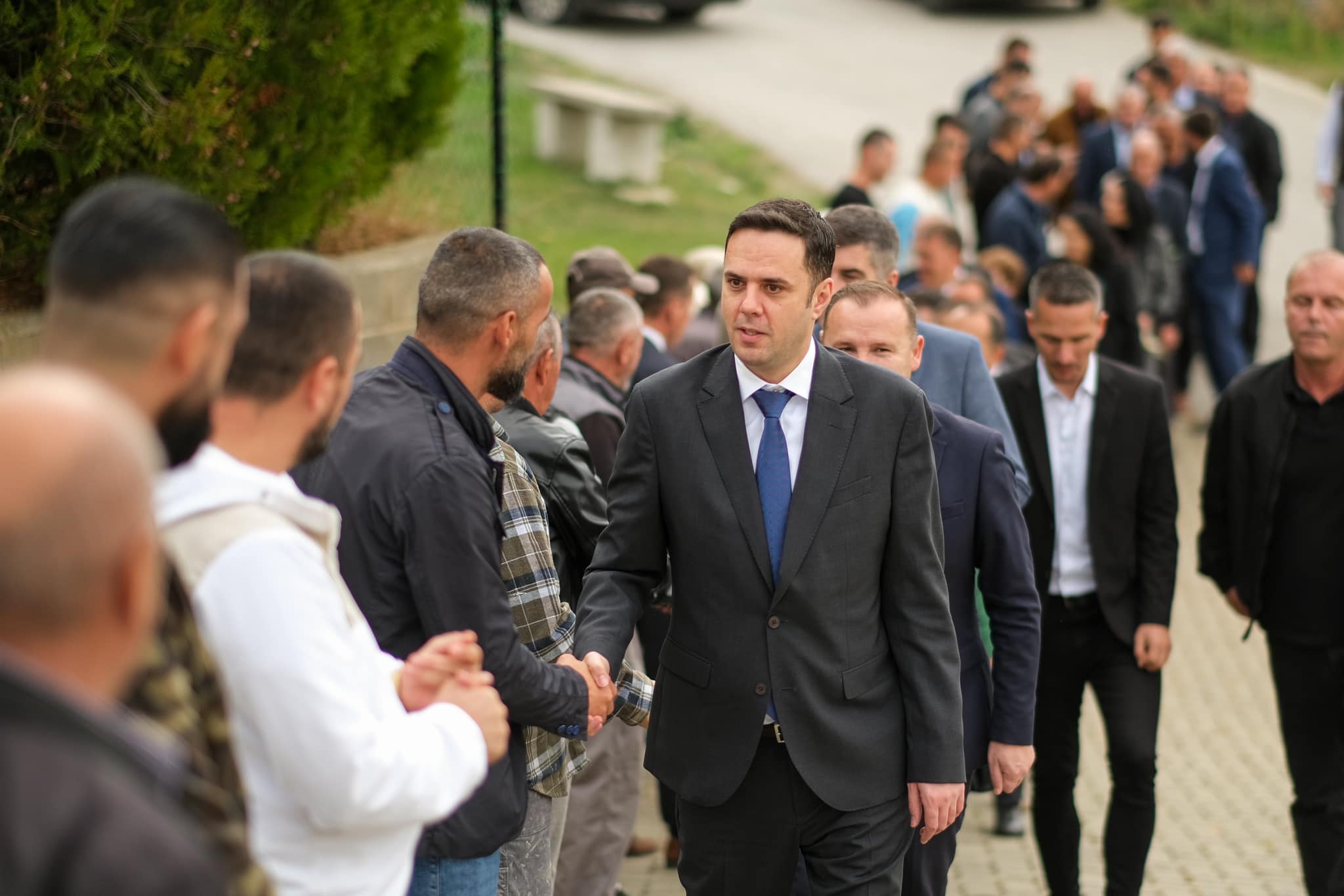 Në 21 vjetorin e vrasjes së Ukë Bytyçit, Abdixhiku bën homazhe në ... Në 21 vjetorin e vrasjes së Ukë Bytyçit, Abdixhiku bën homazhe në ...
