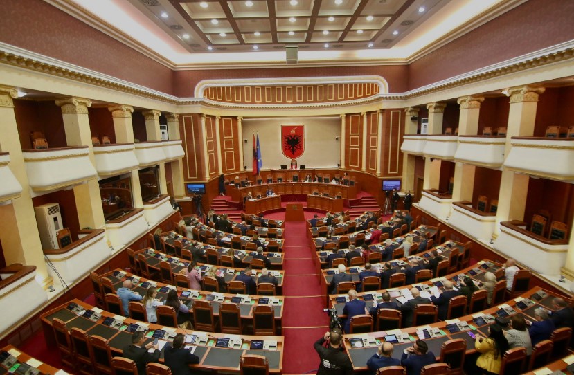Kuvendi i Shqipërisë miraton ndryshime në Kodin Zgjedhor, mundësohet ...