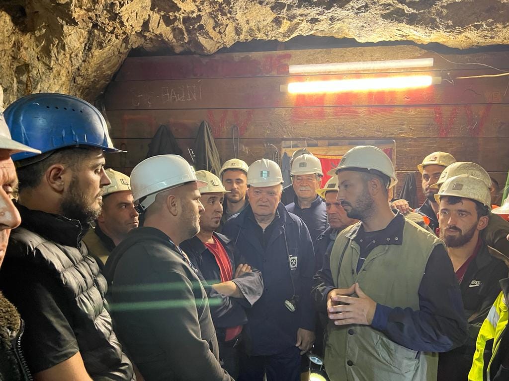 Vazhdon rezistenca e minatorëve, të moshuarve u rëndohet gjendja ...