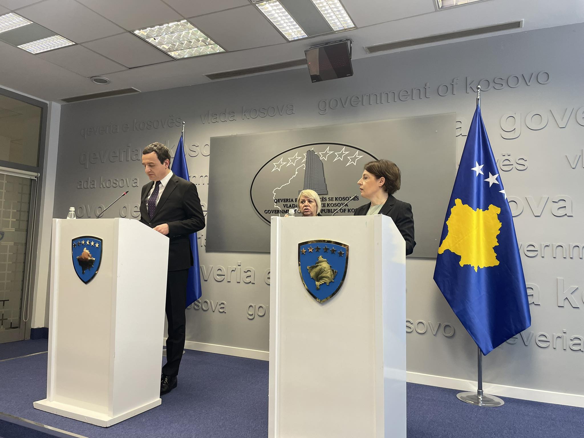 Kurti mohon se Vulini ishte në Kosovë kur ndodhi sulmi terrorist në ... Kurti mohon se Vulini ishte në Kosovë kur ndodhi sulmi terrorist në ...