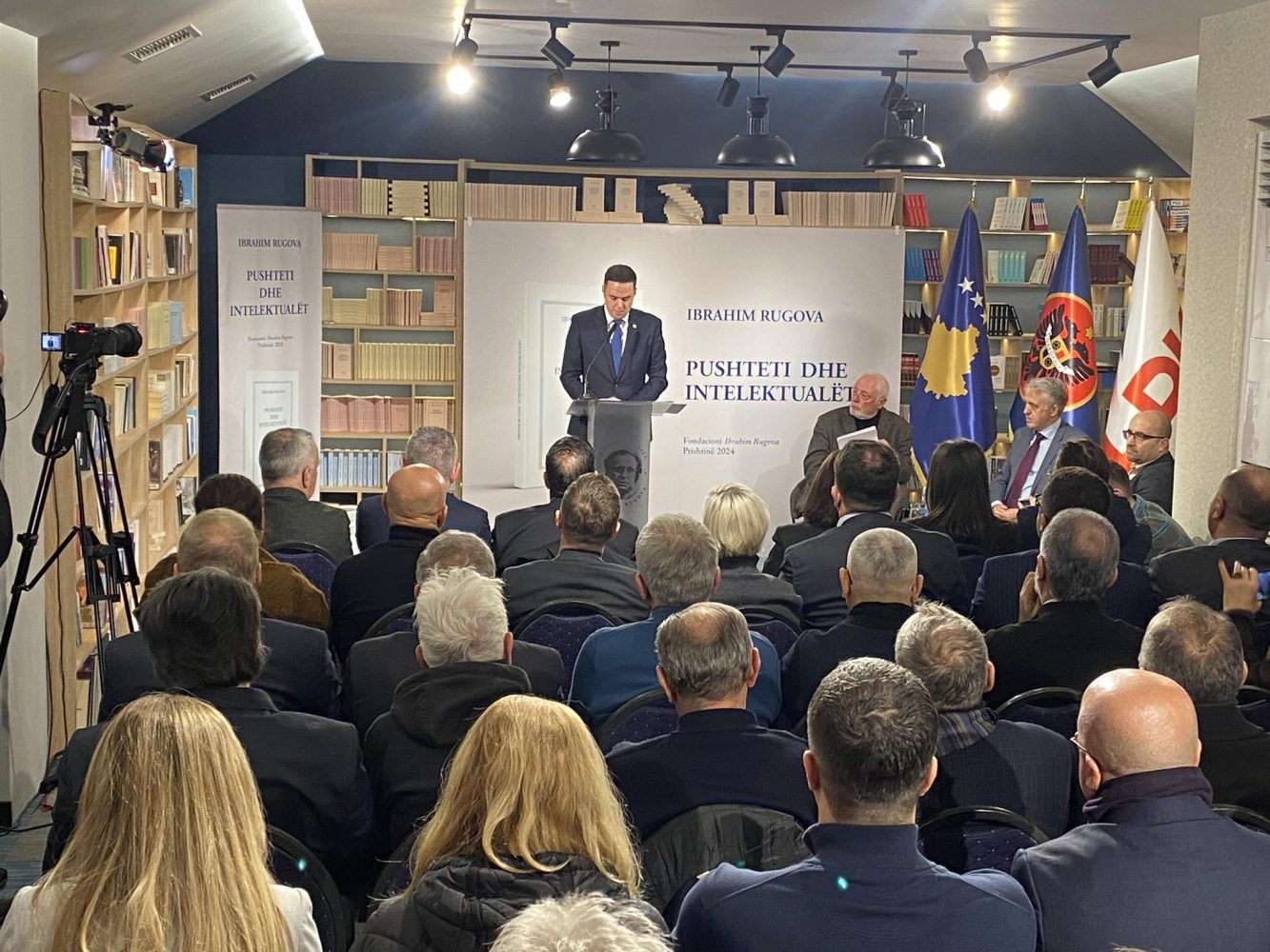 Në përvjetorin e 18-të të shkuarjes në amshim promovohet libri ...