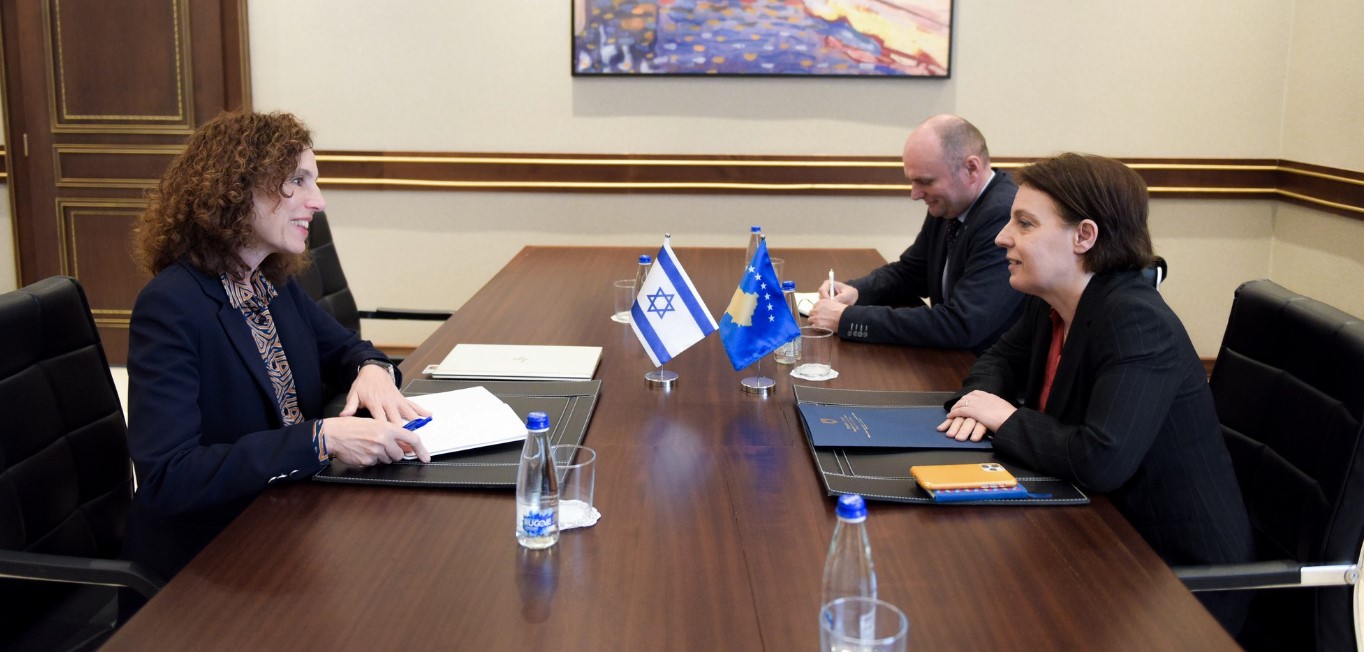 Gërvalla takon ambasadoren Ziv, bisedojnë për finalizimin e heqjes së ...