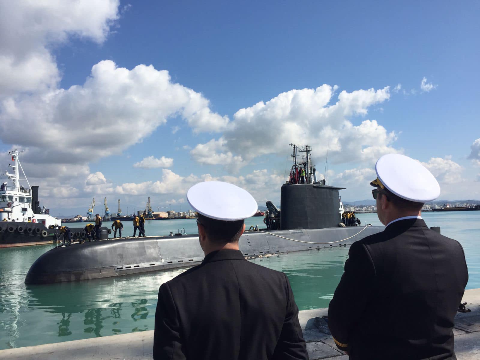 Në Portin e Durrësit ankoron nëndetësja turke “TCG Anafartalar (S356 ...