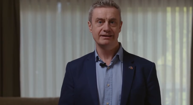 Ambasadori i ri britanik në Kosovë: Shumë i lumtur të jetoj në këtë ... Ambasadori i ri britanik në Kosovë: Shumë i lumtur të jetoj në këtë ...