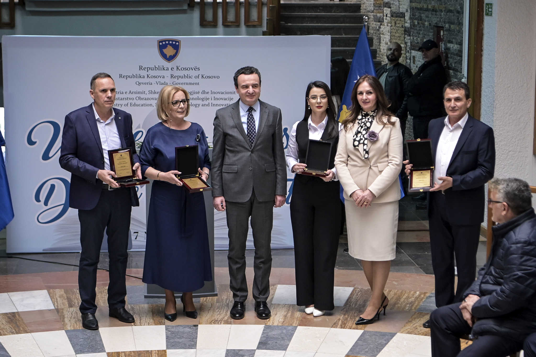 Katër mësuesve u ndahet çmimi i vitit “Shaban Jashari” - Dukagjini