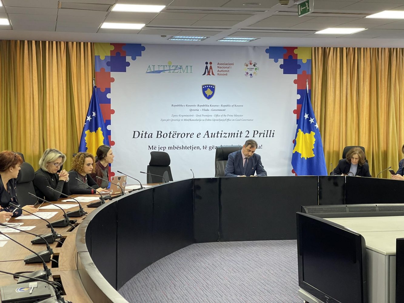 Shoqata “Autizmi”: Kosova ende s’ka një databazë për numrin e personave ...