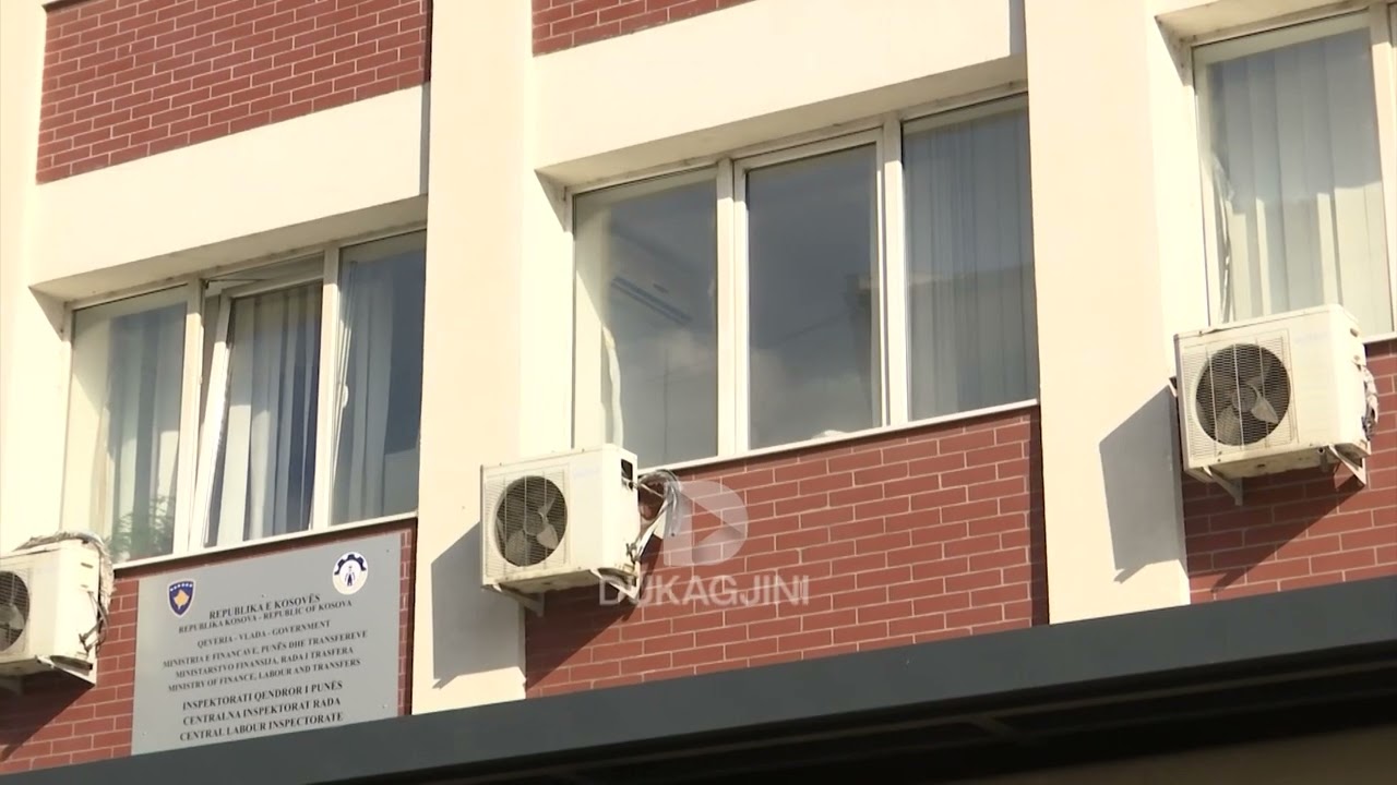 Në duar të shtetit, burri vret ish-gruan brenda Qendrës për Punë ... Në duar të shtetit, burri vret ish-gruan brenda Qendrës për Punë ...