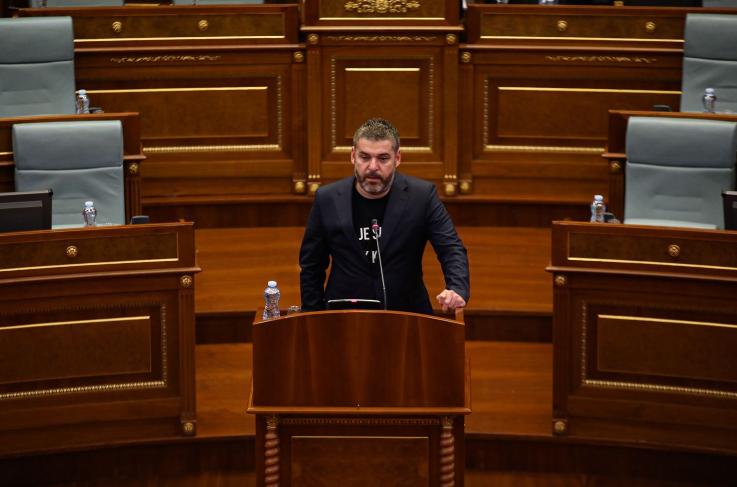 Kastrati e akuzon Kurtin për korrupsion, thotë se frikësohet nga hetimet prandaj kërkon zgjedhje ...