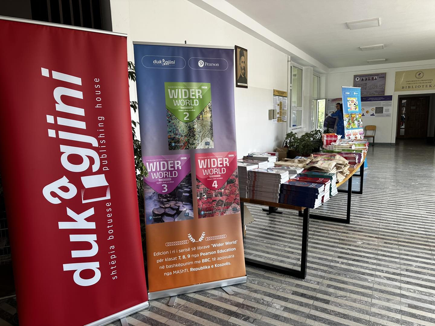 “Dukagjini” dhe “Pearson” në këndin e Fakultetit të Filologjisë në ...