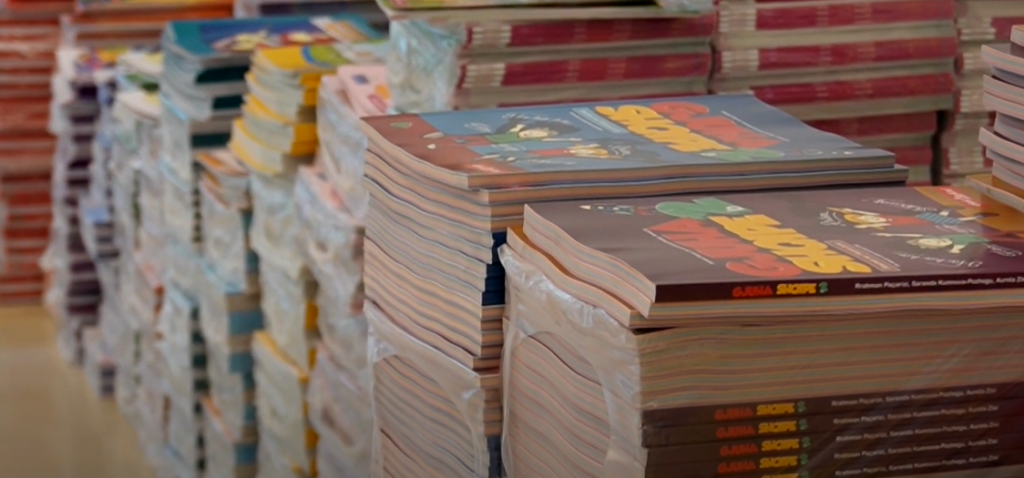 Libraria Dukagjini lehtëson blerjen e teksteve shkollore, hap pikën e ...