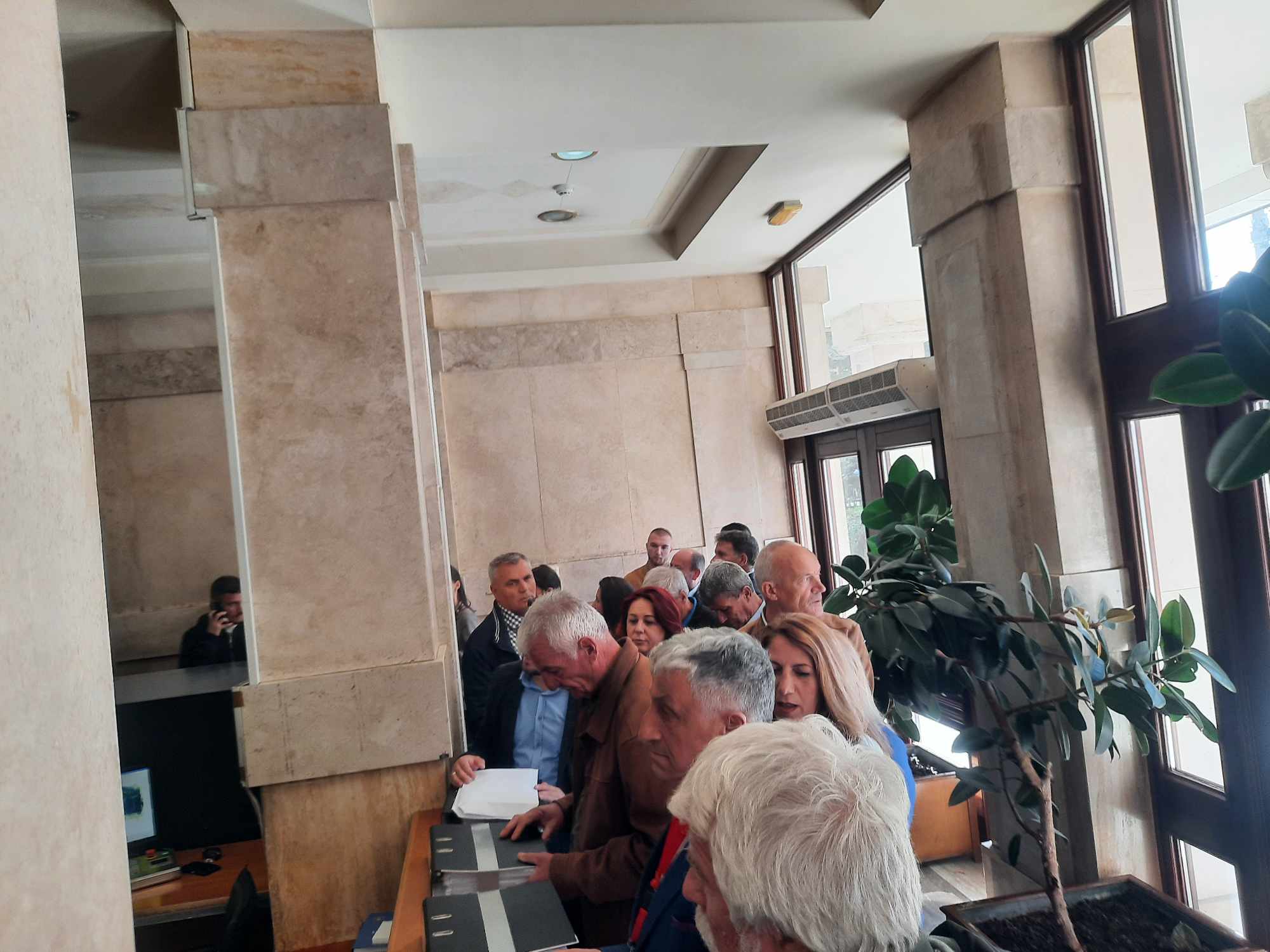 SBAShK-u dorëzon peticion në Kuvend për ndryshimin e Ligjit për Skemat ...