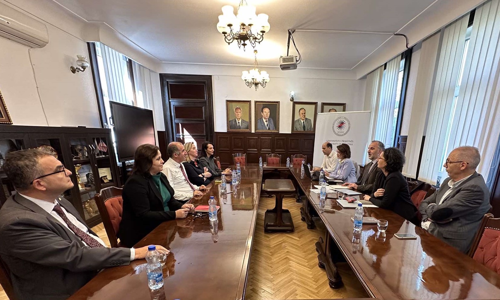 Rektori Arben Hajrullahu nis punën me premtimin për transparencë ...