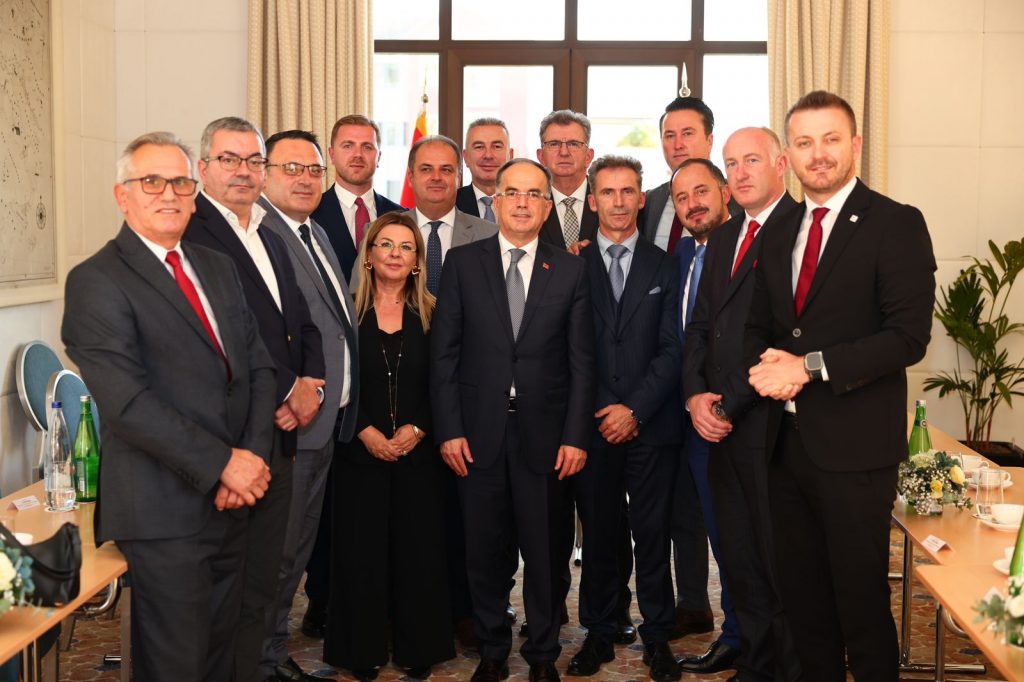 Begaj në Malin e Zi: Shqiptarët të jenë të bashkuar për çështjet ...