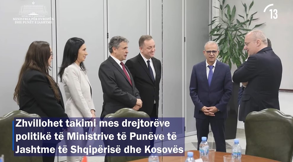 Ministri Hasani takimin mes Drejtorëve Politik të Kosovës dhe ...