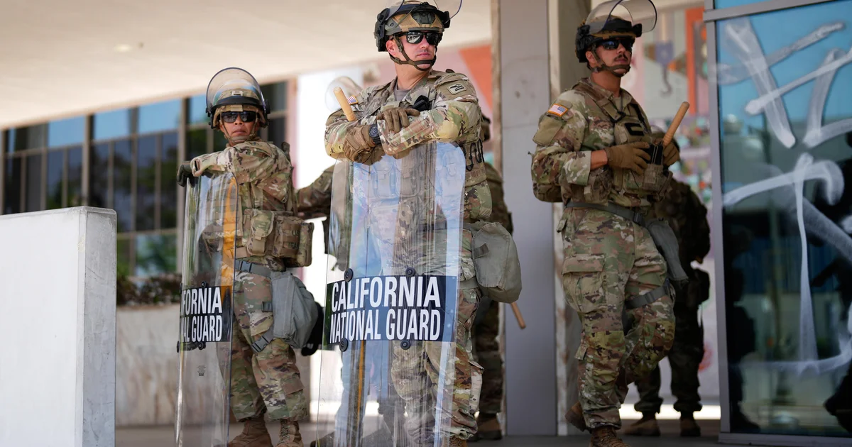 Trumpi urdhëron dislokimin e marinsave dhe trupave shtesë të Gardës ...